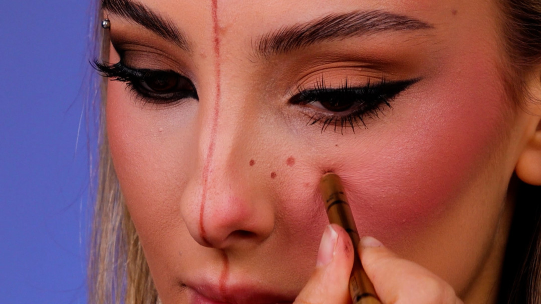 Comparing Two Different Styles Of Makeup