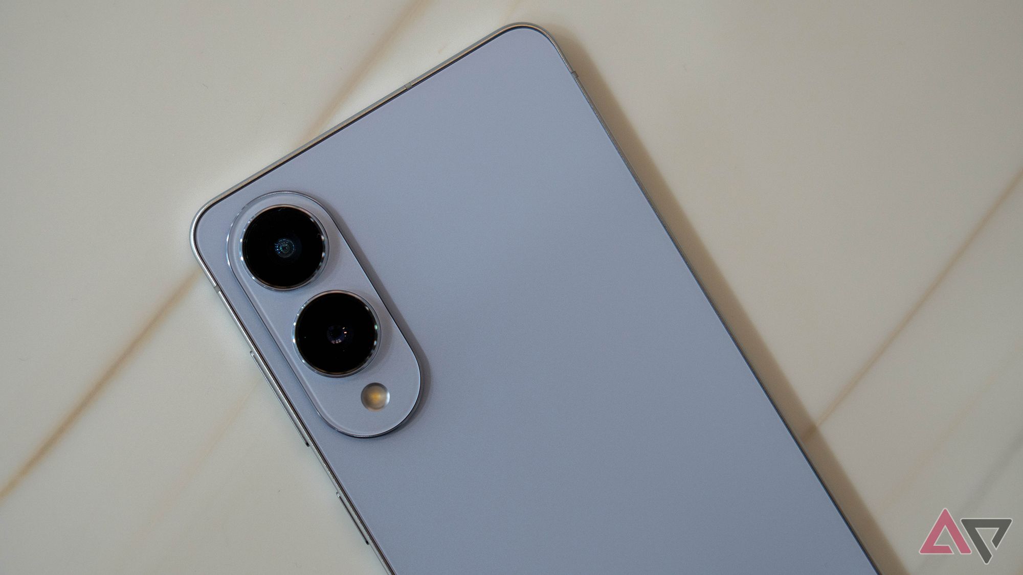 Samsung's Galaxy S25 Edge fares surprisingly well in JerryRigEverything ...