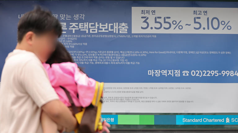 Korea’s debt warning signs flash again as households pile on loans