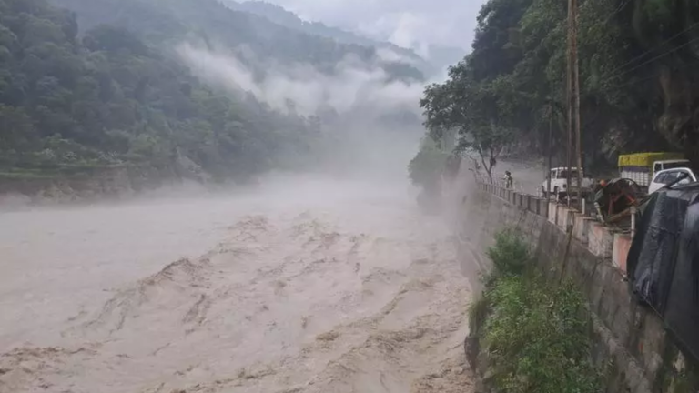 Bengal tourists among 1,400 stranded in north Sikkim after key bridge ...