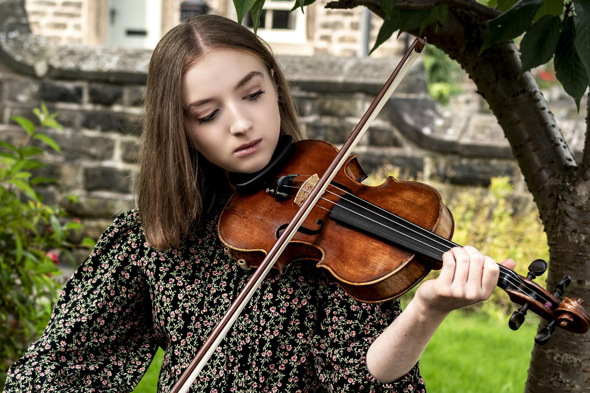 Wyns Tor Singers summer concert with guest violinist Charlotte Hand