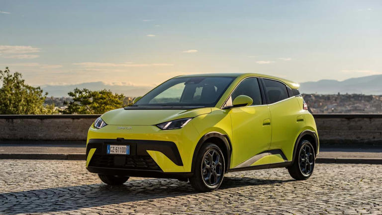 BYD Dolphin Surf vs. Fiat Grande Panda, duelo entre eléctricos baratos