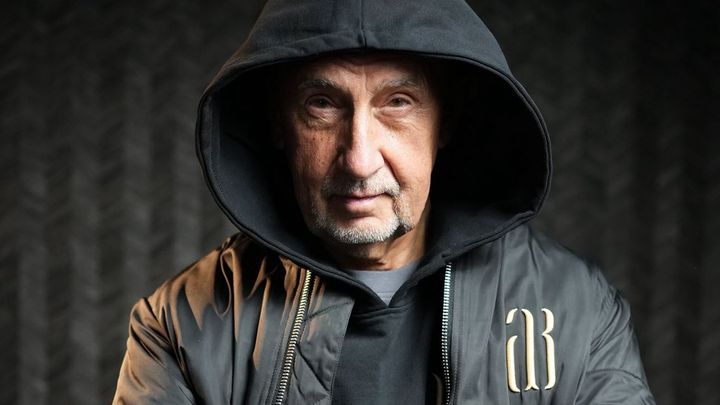 "Sorry jako merch" je past na mladé voliče. Babiš rozjel fenomén, jejž ...