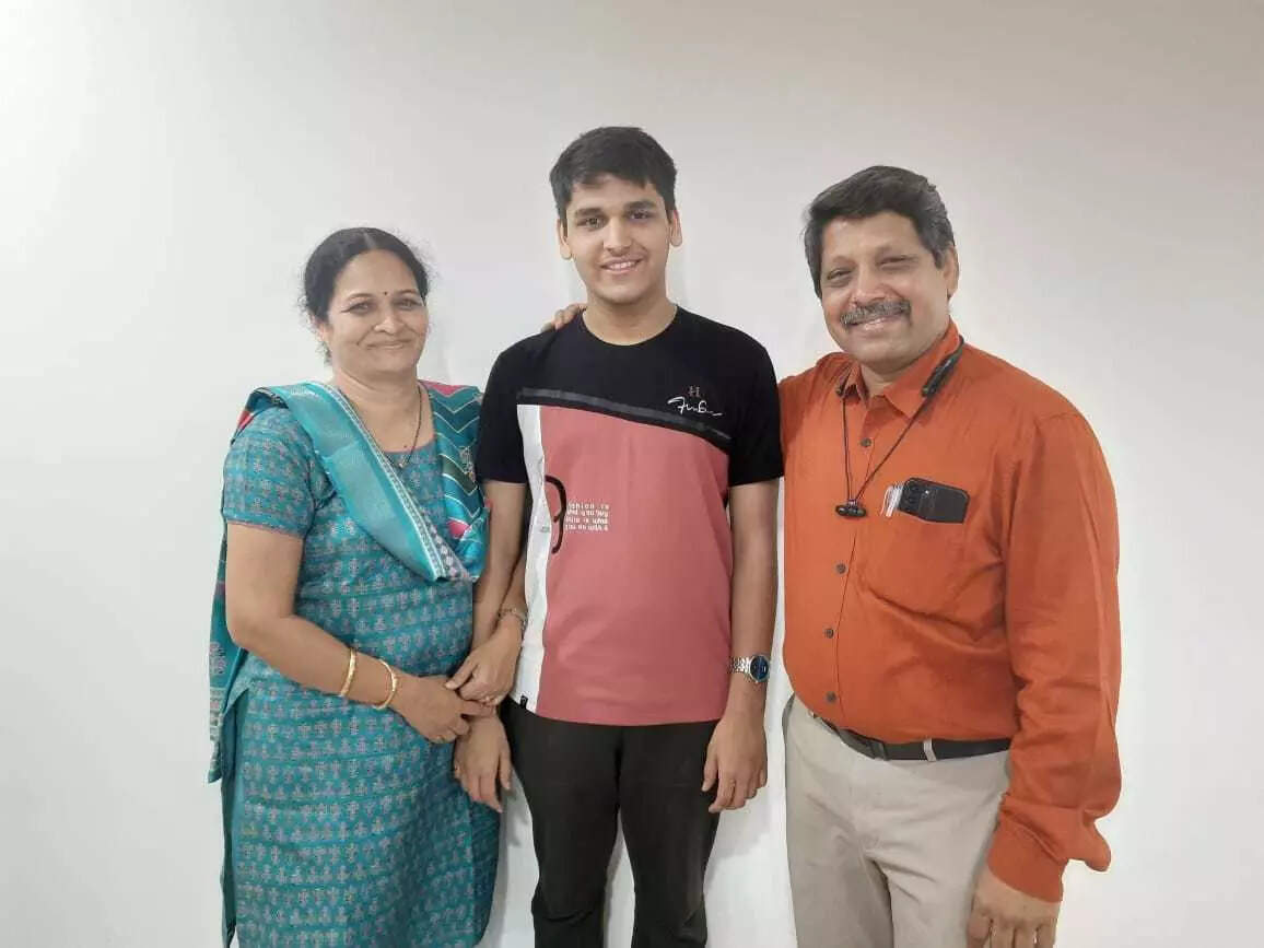 JEE Advanced 2025: How Parth Vartak clinched AIR-4 without quitting ...