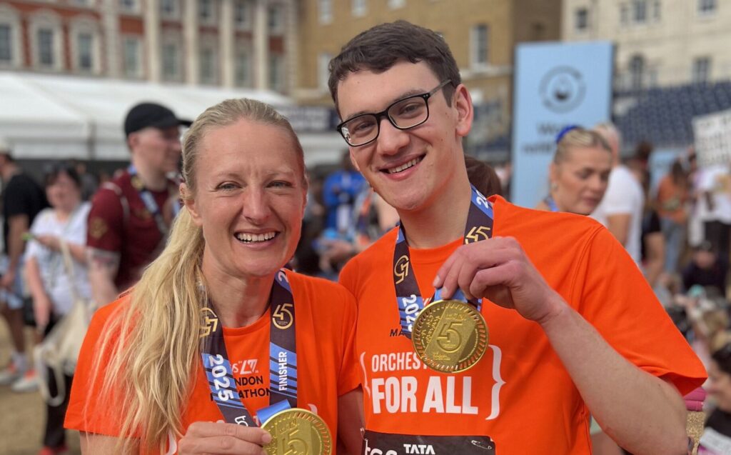 Teen becomes youngest ever to run London Marathon BAREFOOT