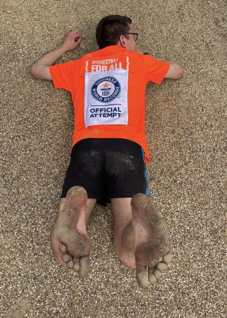 Teen becomes youngest ever to run London Marathon BAREFOOT