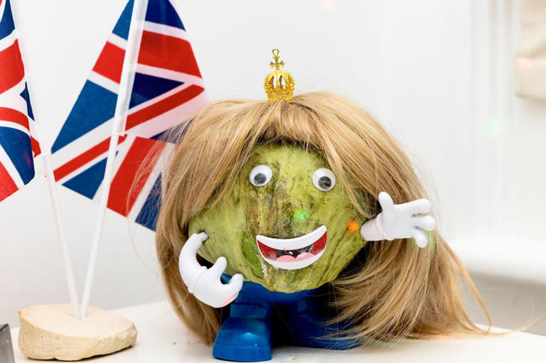 Nigel Farage 'set to snub Liz Truss' if she tries to jump ship to Reform UK