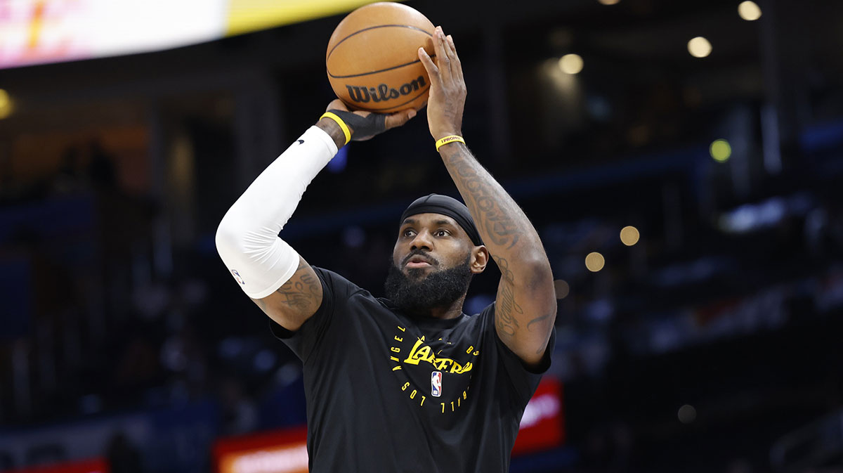Lakers’ LeBron James doesn’t hold back on clout-chasing trainers