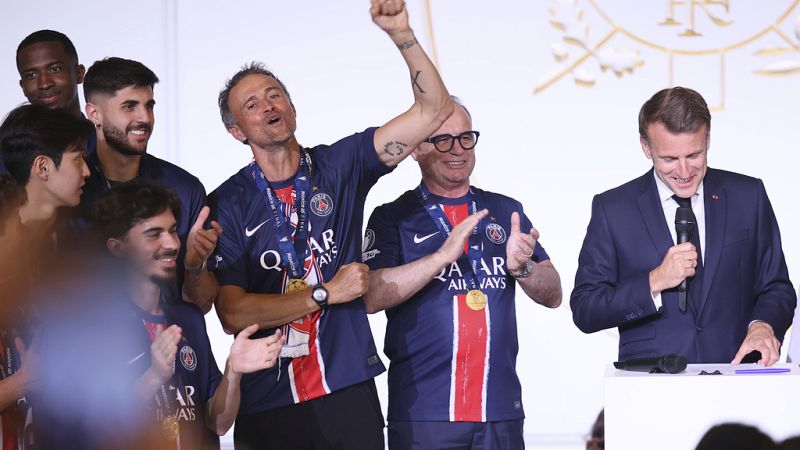 Macron recibe al equipo del PSG en el Elíseo para celebrar su histórica ...