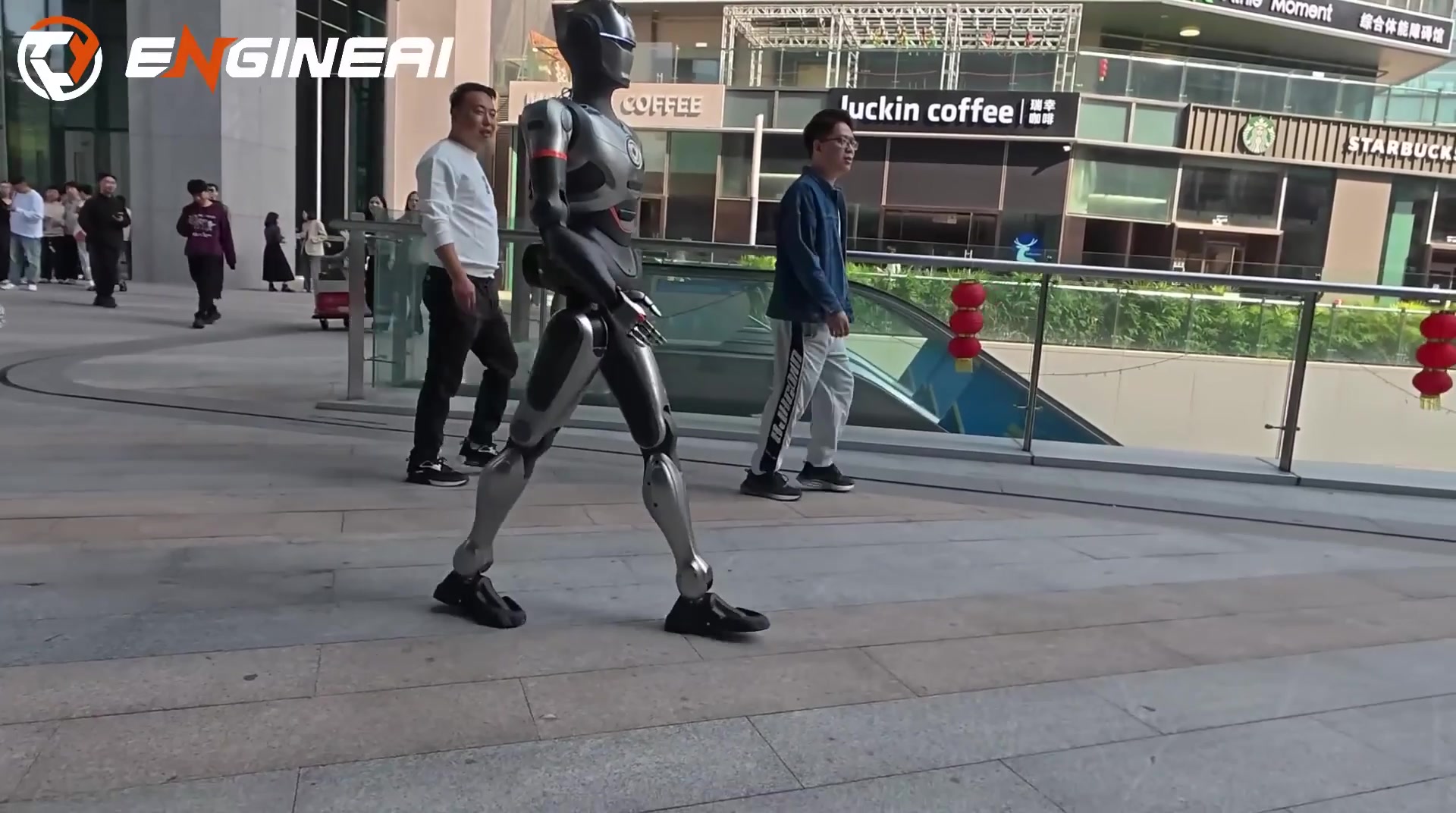 EngineAI SE01 campus long-distance walking test