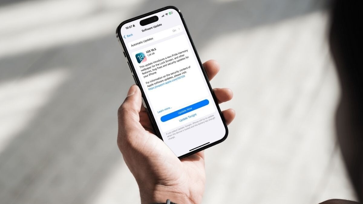 Apple warns iPhone users of serious security risks, tells them to ...