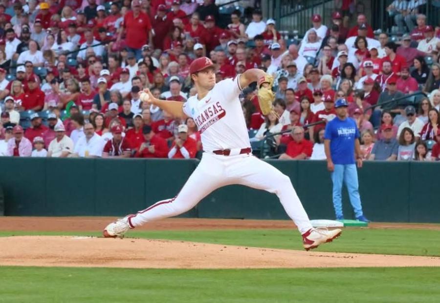 Arkansas wins Fayetteville Regional with 8-3 victory over Creighton