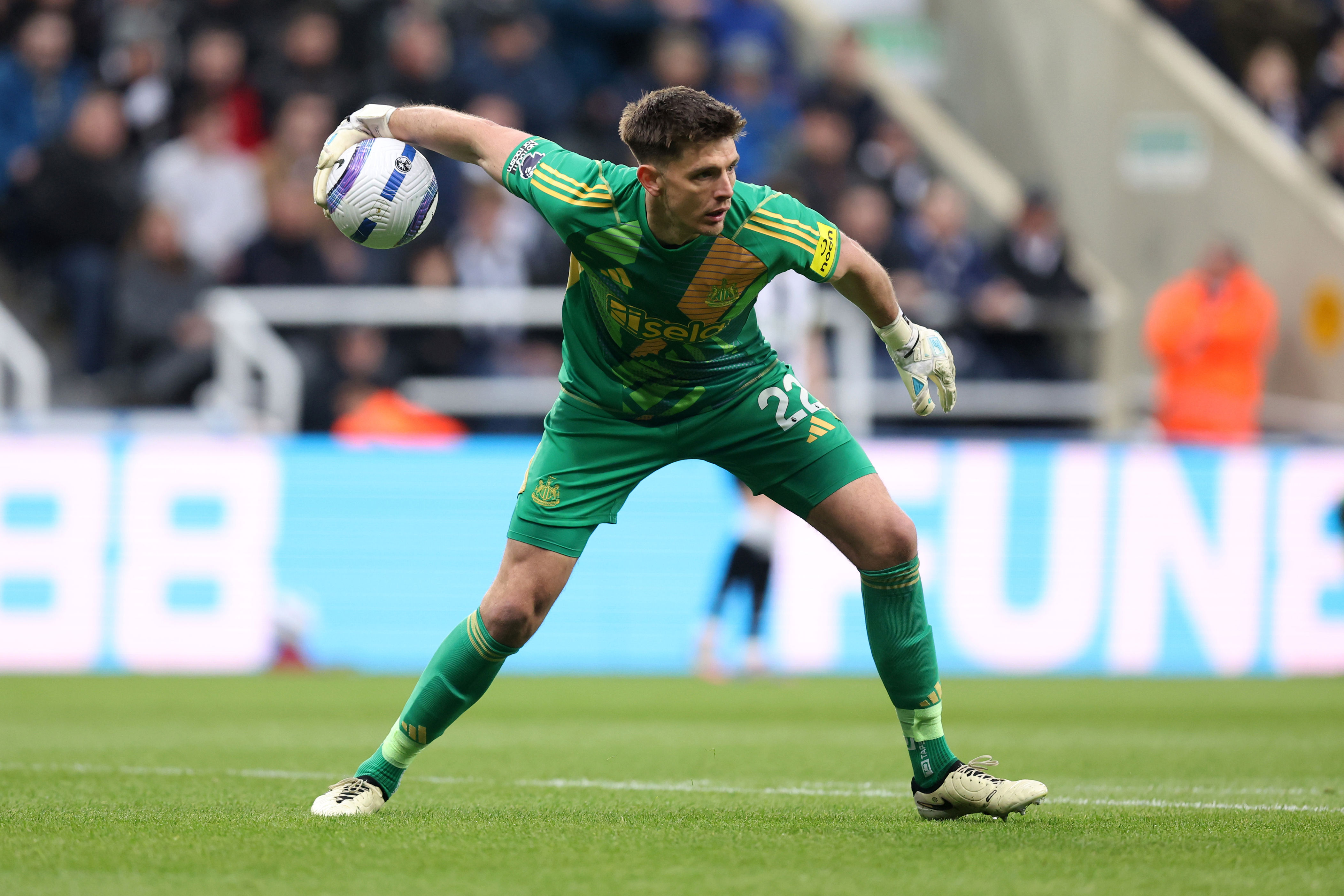 Leeds United 'interested' in Newcastle United's 10-cap star as Whites ...