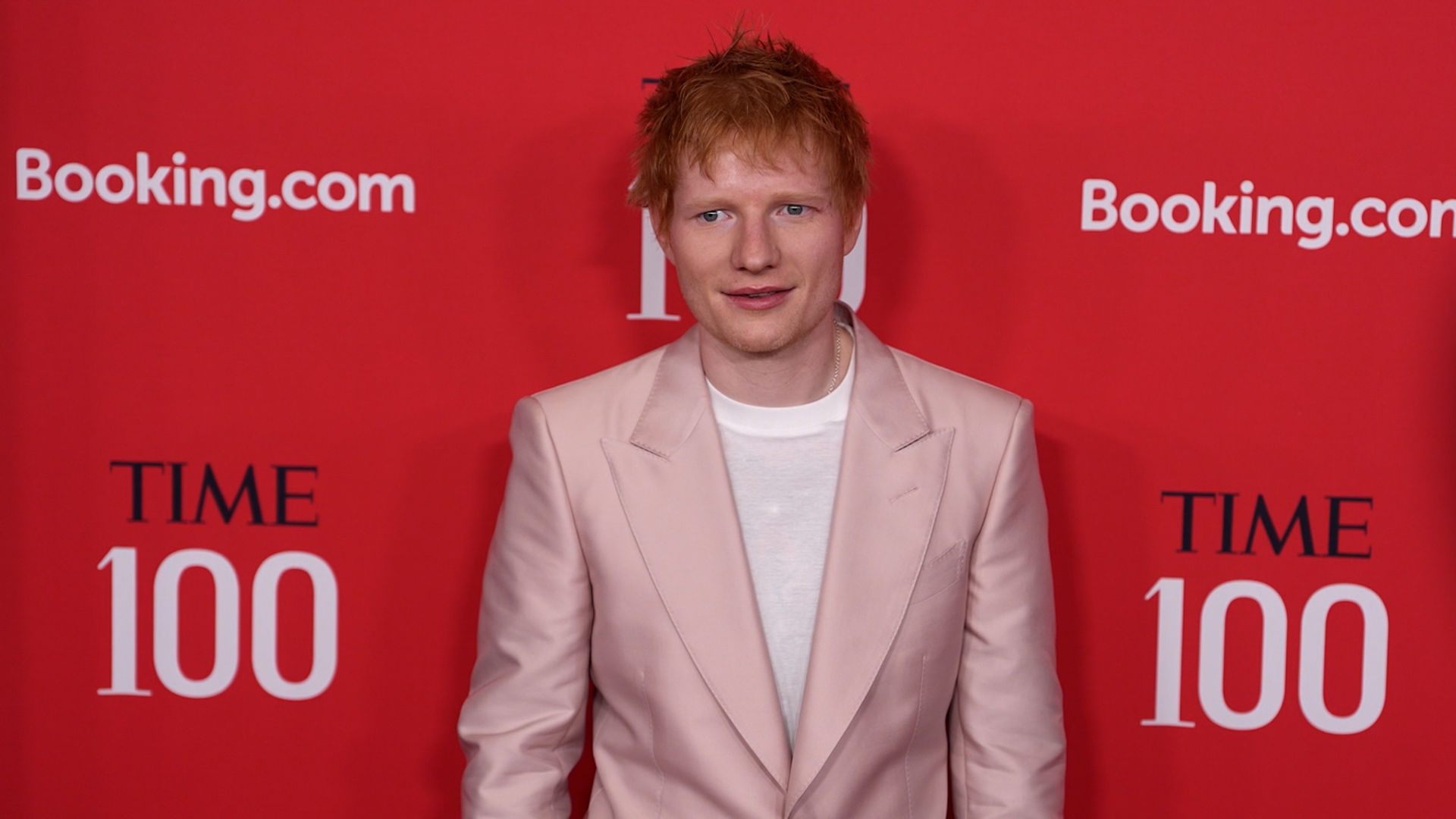 How Ed Sheeran Went From Busking To Billion Streams, With Just a Guitar ...