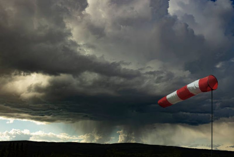 Se aproxima una intensa tormenta eléctrica con probabilidad de ...