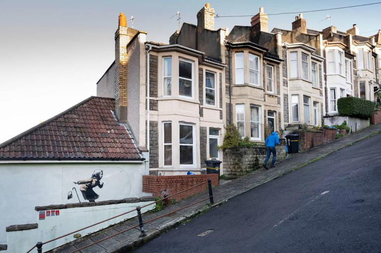 UK's steepest street where cars are at risk of rolling away