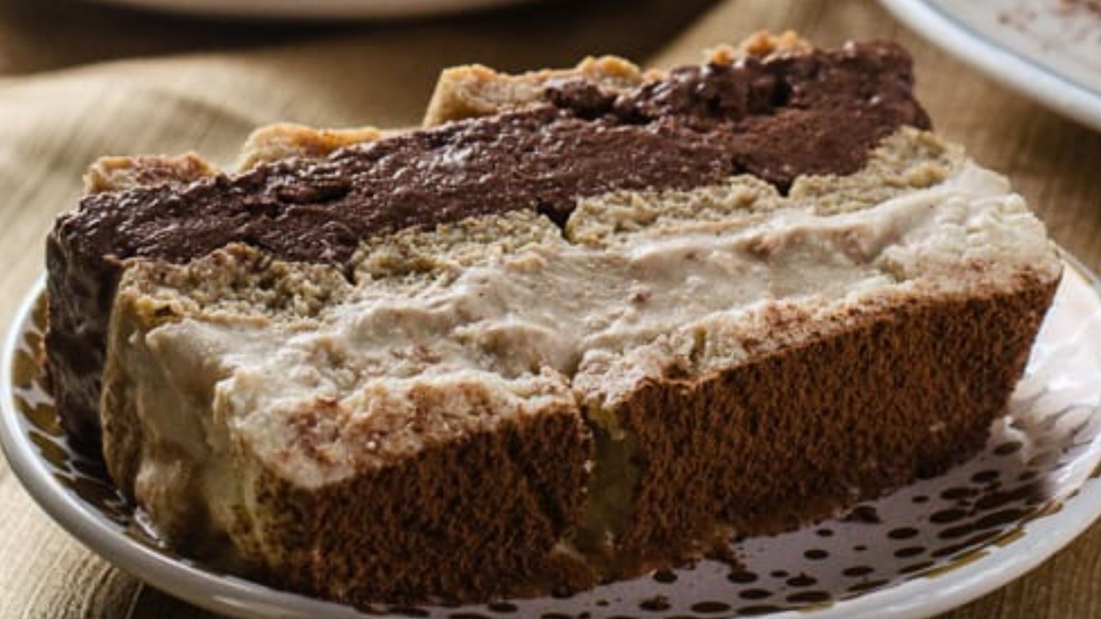16 crowd-pleasing layered desserts that never fail to impress