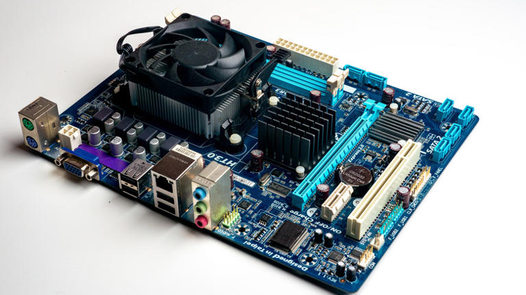 How Many USB Ports Does Your Motherboard Have? Here's How To Check