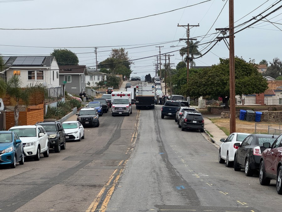 Police searching for suspect after stabbing on edge of San Diego ...