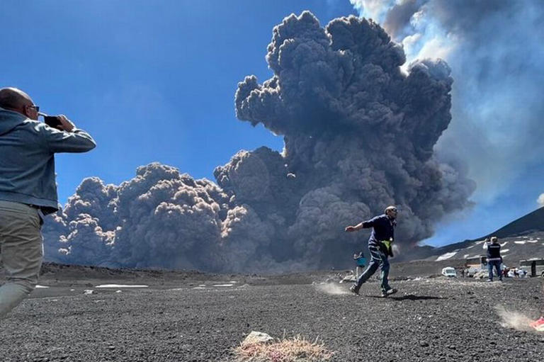 Huge Mount Etna eruption triggers aviation red alert as tourists flee ...