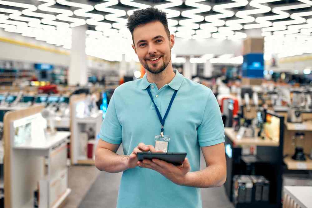 From Smartphones to Smart TVs: Head To These Popular Electronic Stores ...