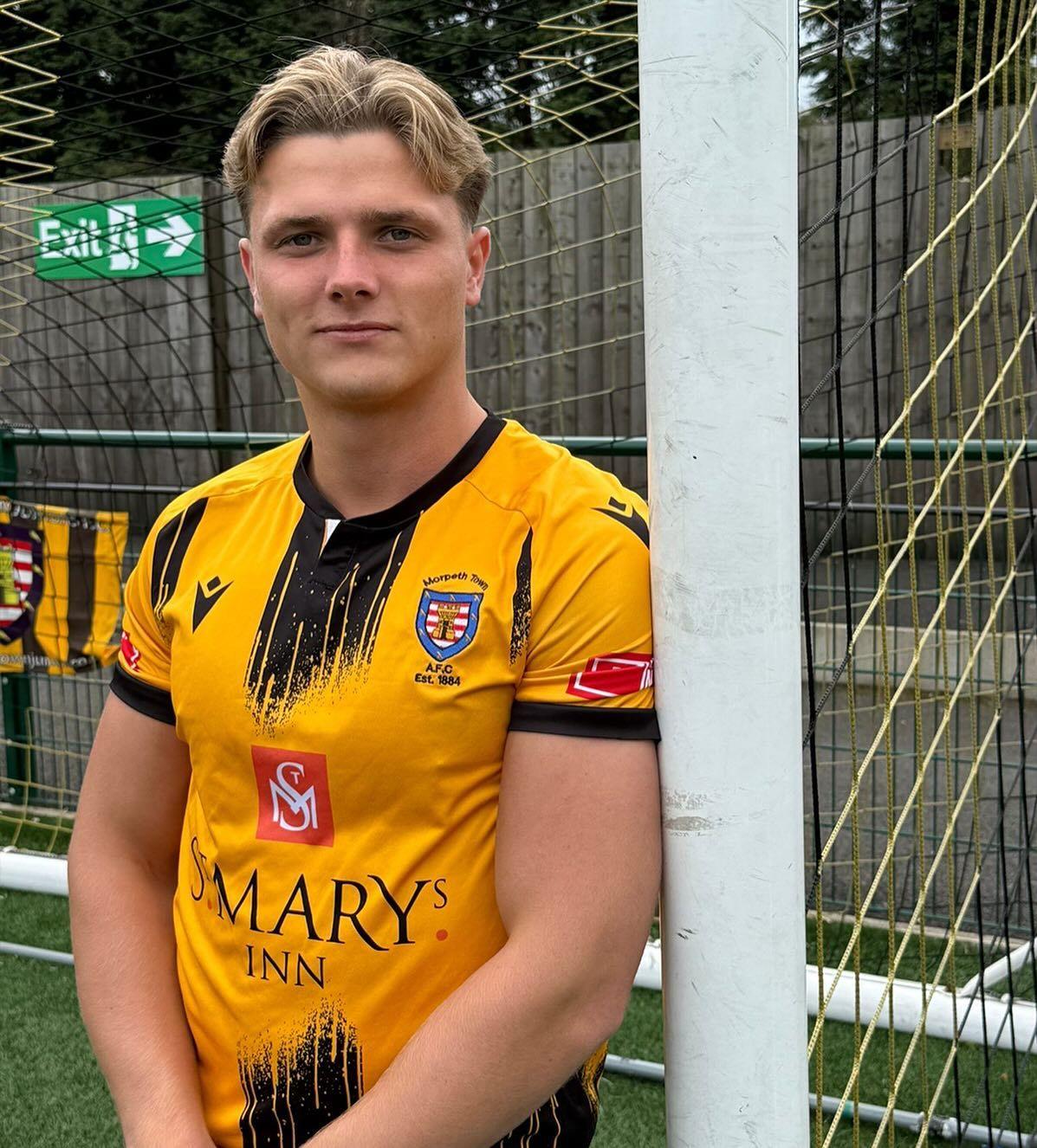 Highwaymen land winger Holvey from Blyth Spartans