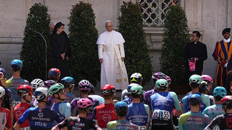 Cyclists receive Pope Leo XIV's blessing in historic Giro d'Italia finale