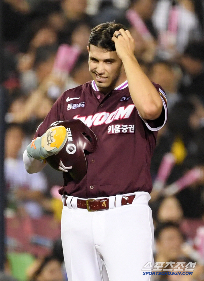 I've been feeling uncomfortable since a week ago... A foreign hitter at ...