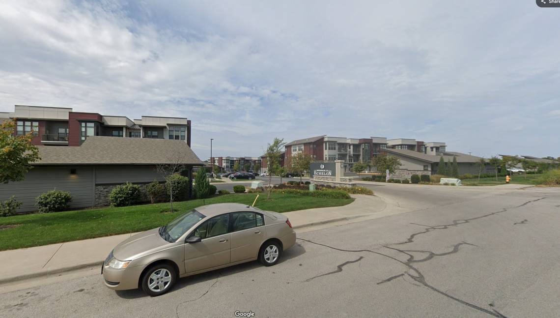 Officer shot multiple times at Lee's Summit apartments