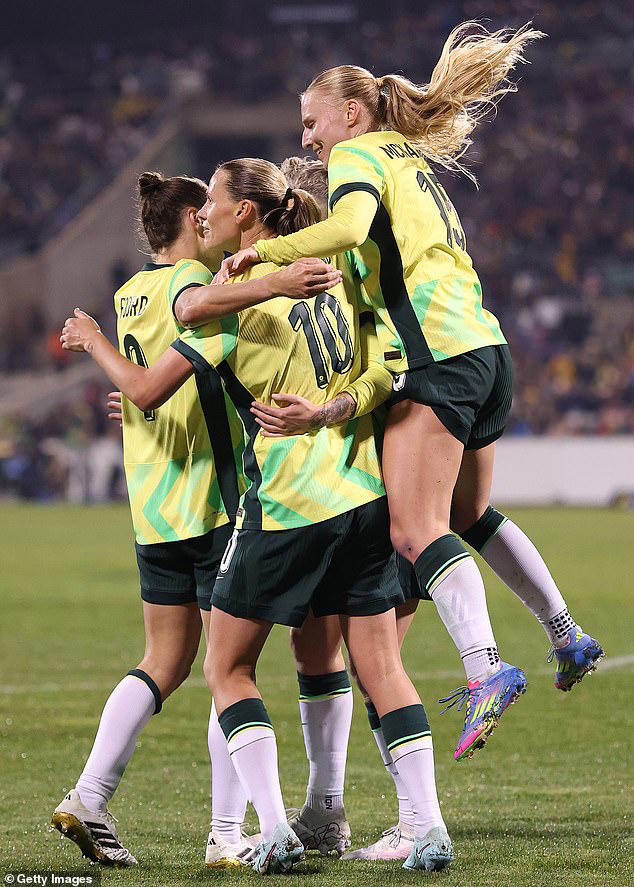 Australia 4-1 Argentina: Tom Sermanni signs off in style as an Amy ...