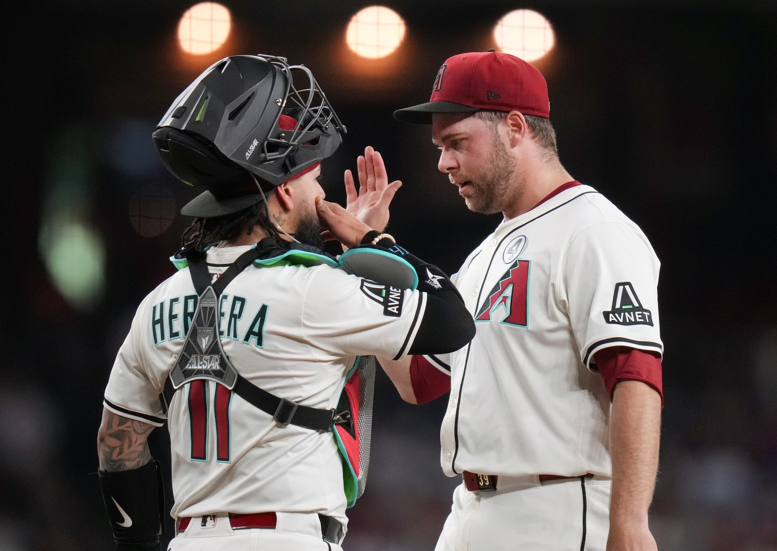 D-backs' Corbin Burnes appeared to have troubling message before exit