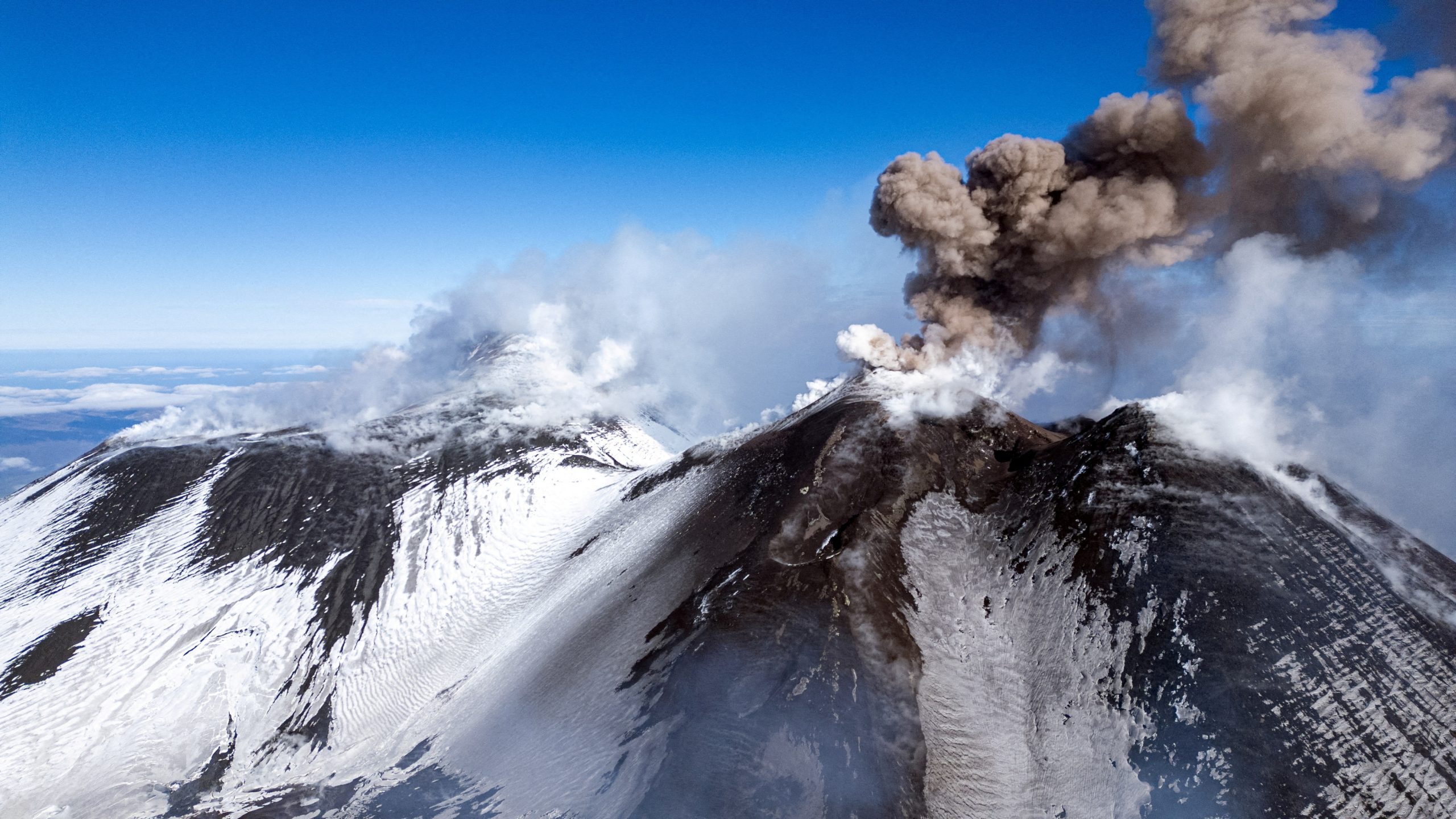 Italy's mount Etna erupts, sparks panic among tourists and prompts ...