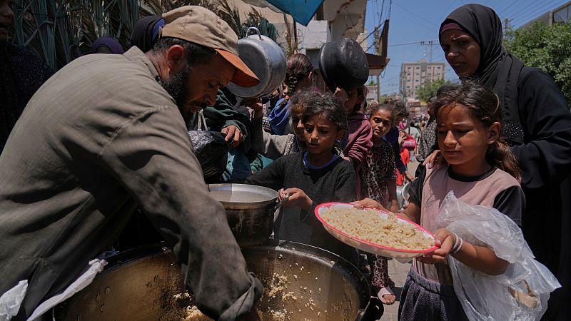 NO COMMENT: Las colas para obtener alimentos en Gaza aumentan debido al ...