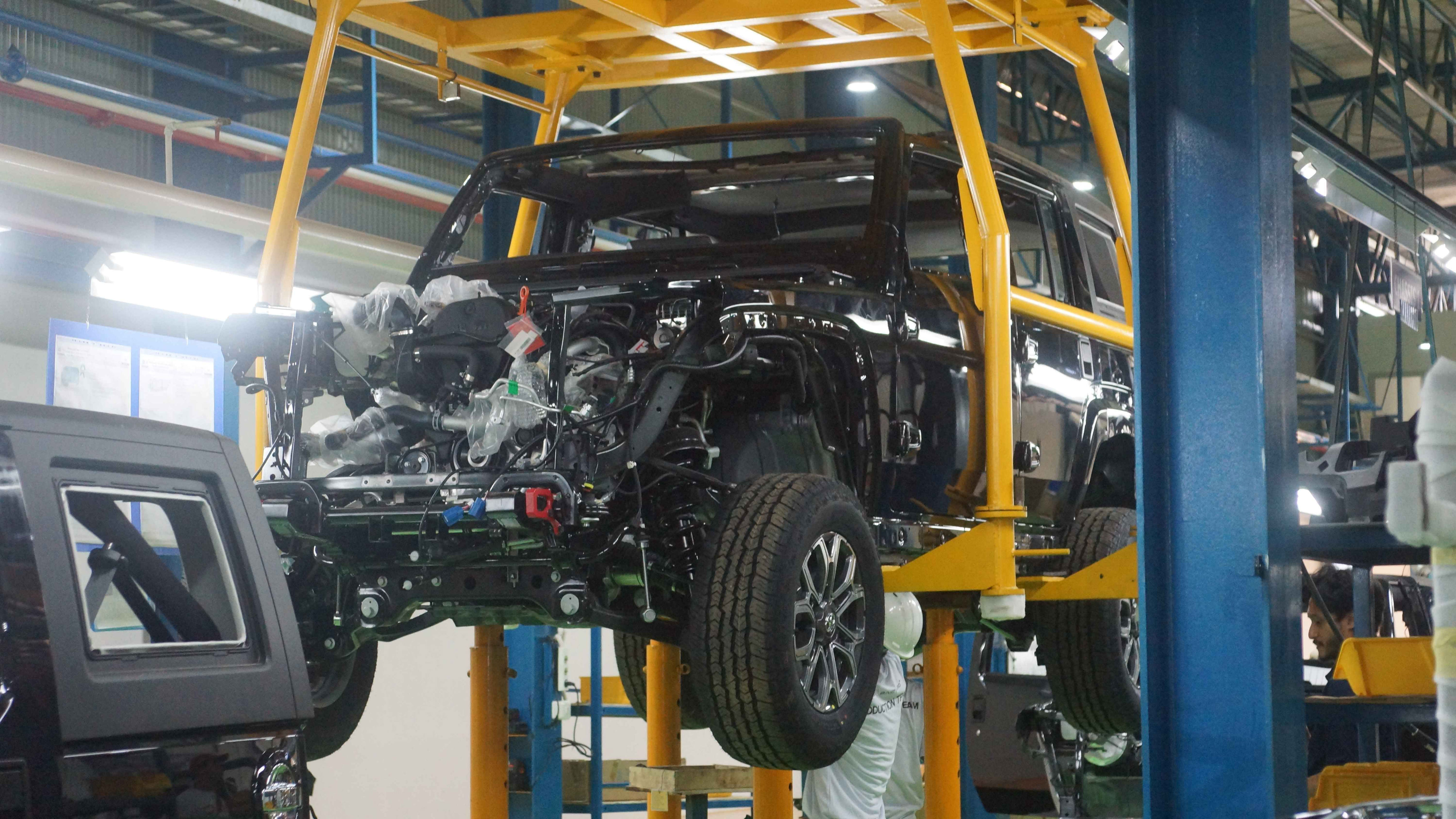 Intip Tampilan BAIC BJ40 Plus saat Sedang Dirakit di Indonesia