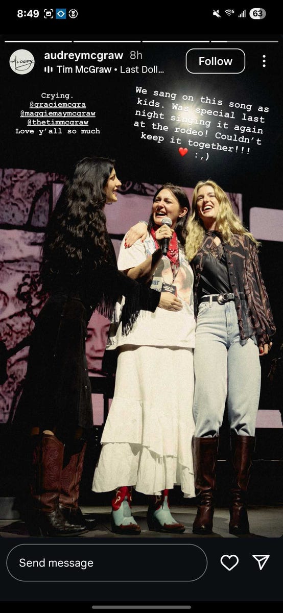 Tim McGraw's Daughters Join Him for Emotional Performance After Injury