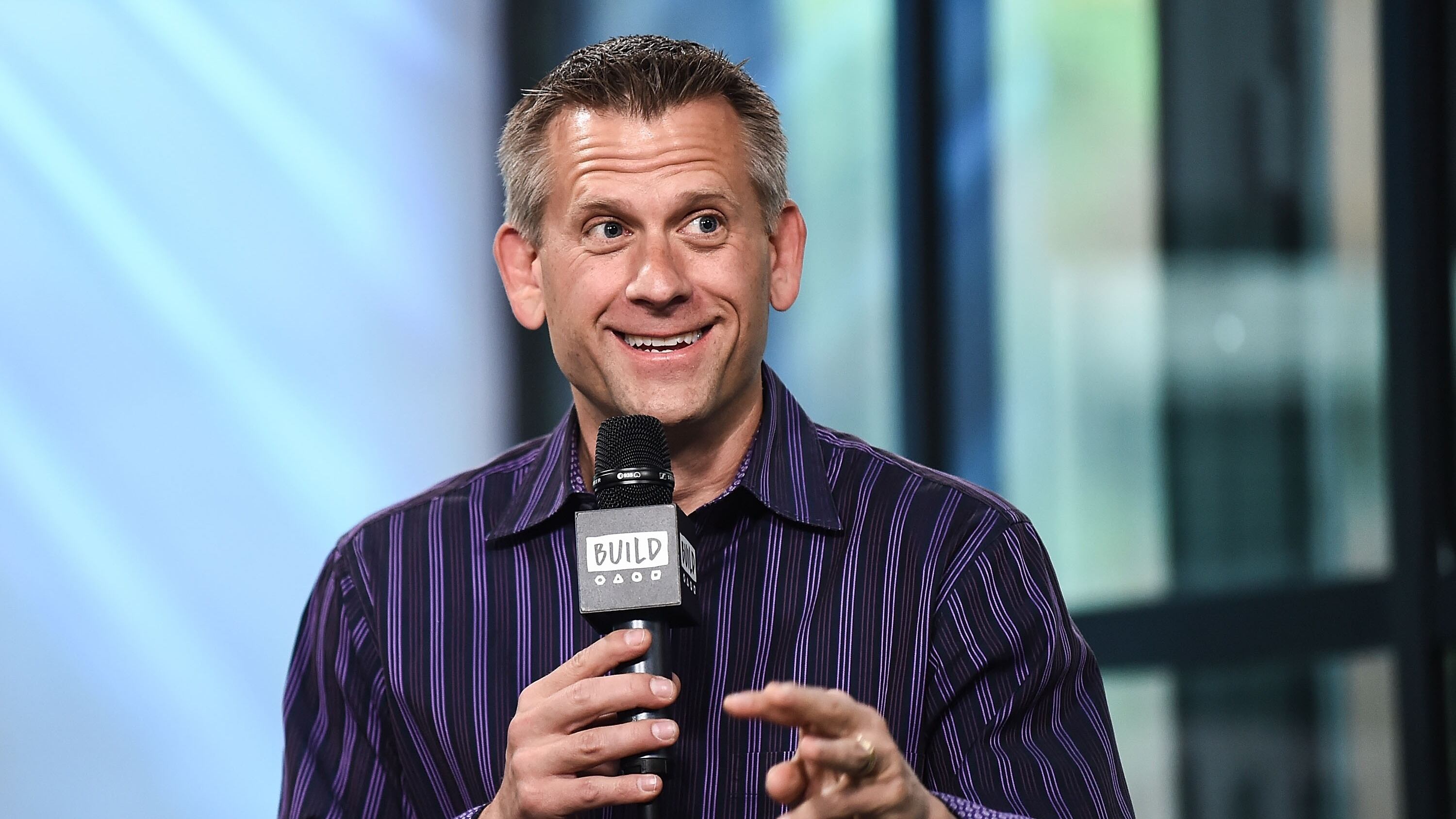 Founder and Host of Emmy-Winning ‘Sport Science’ Show Dies at 54