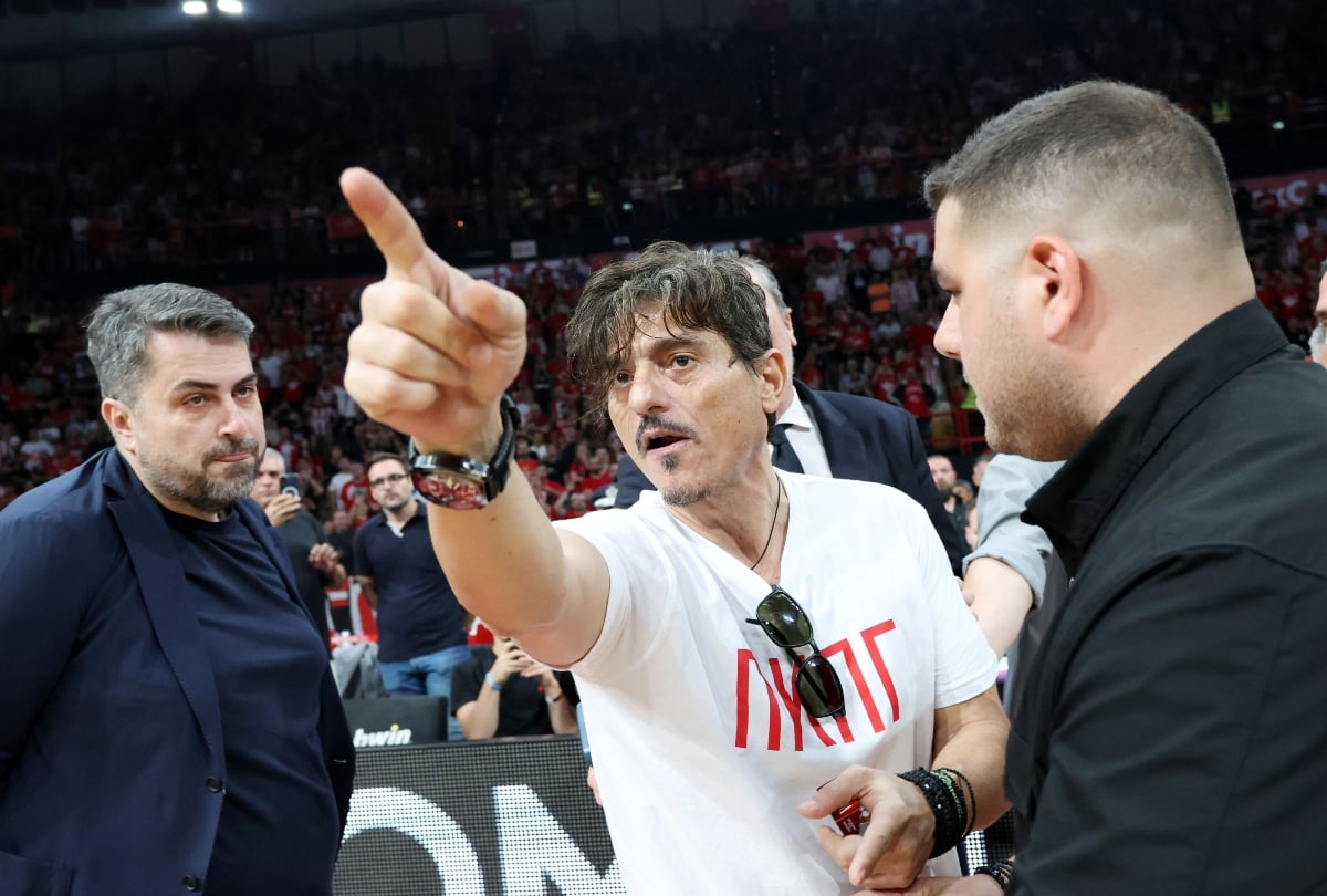 Δημήτρης Γιαννακόπουλος: «Δεν κάθομαι στο ίδιο τραπέζι με τους ...