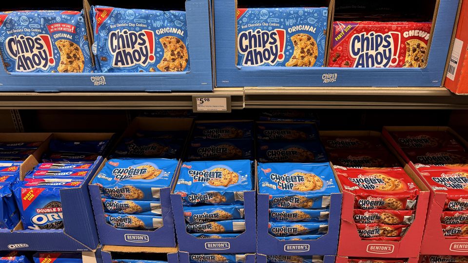 Chips Ahoy and Oreo maker Mondelez sues grocery chain Aldi over similar ...