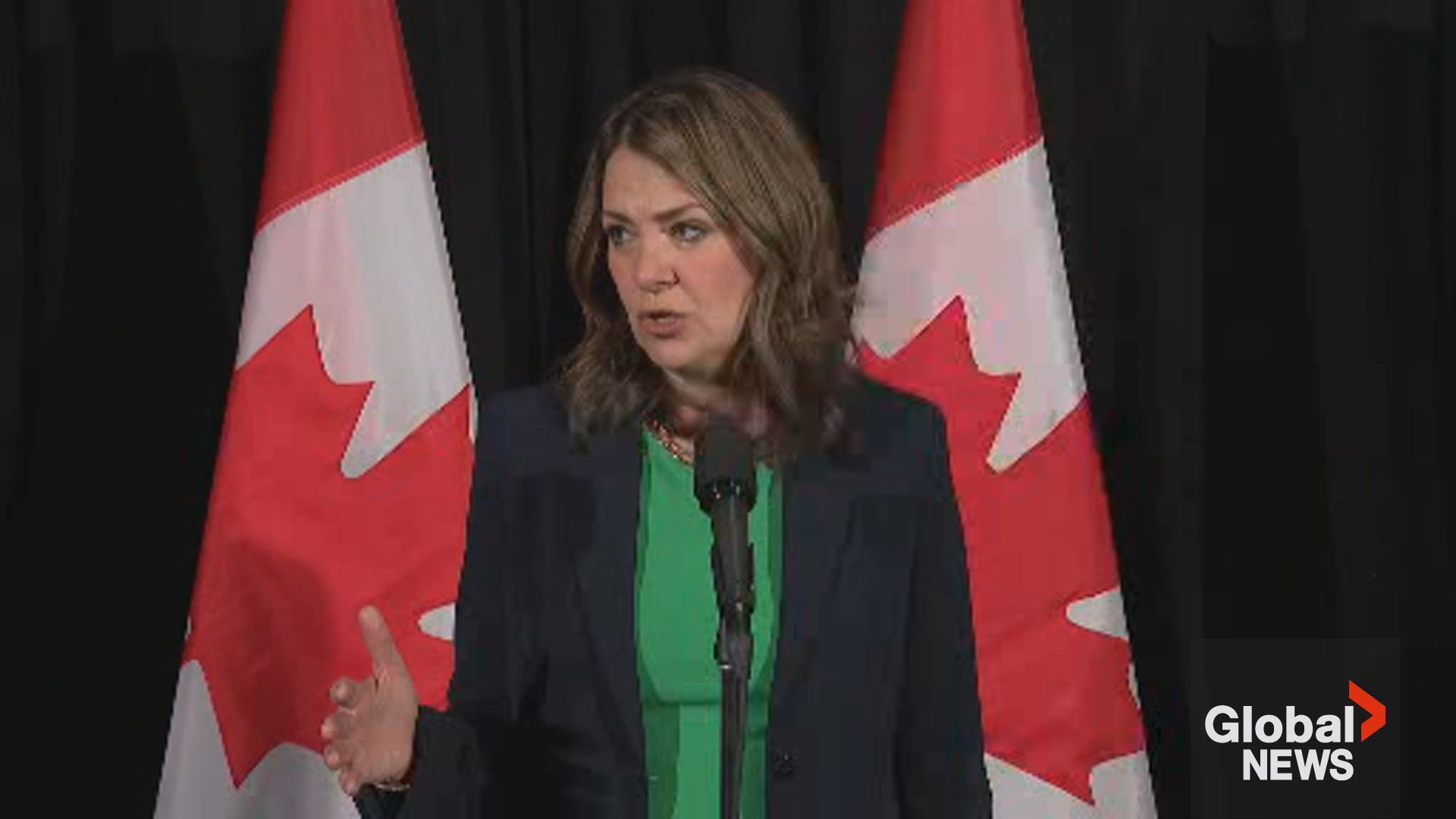 Wind has ‘dramatically changed’ wildfire situation in Alberta: Smith