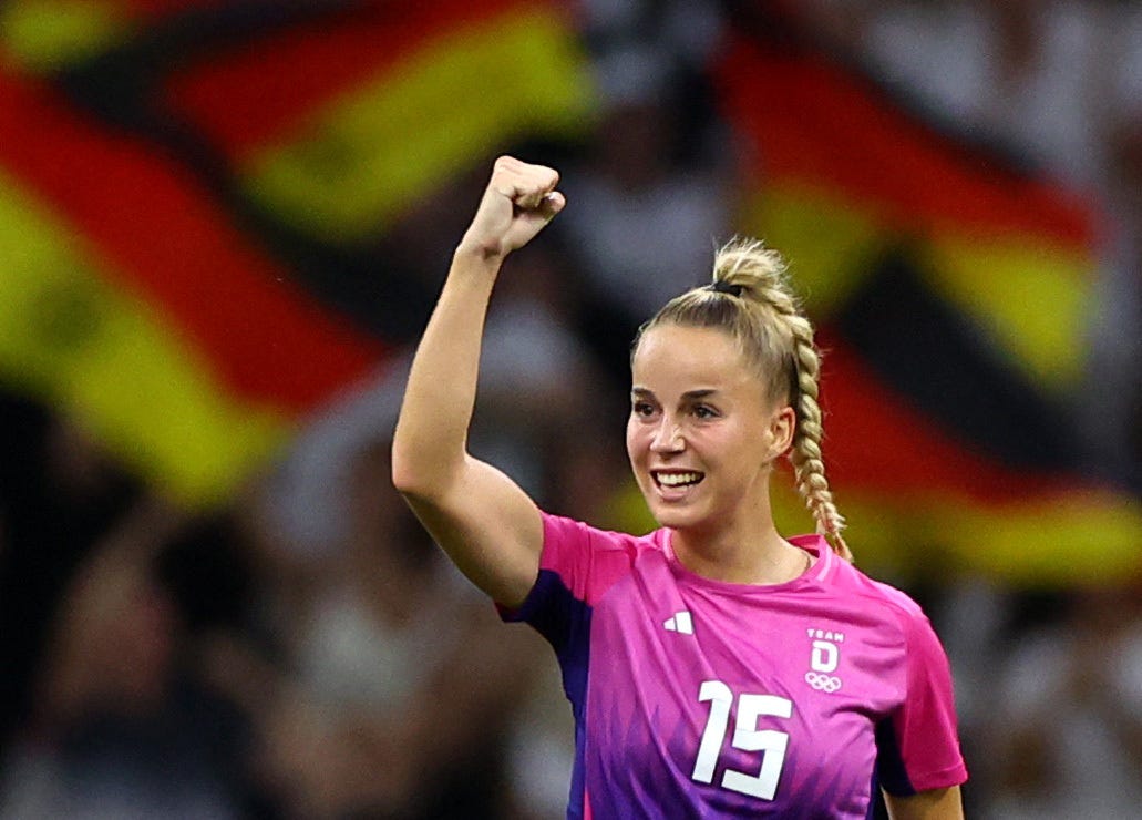 The best of German soccer star Giulia Gwinn in images