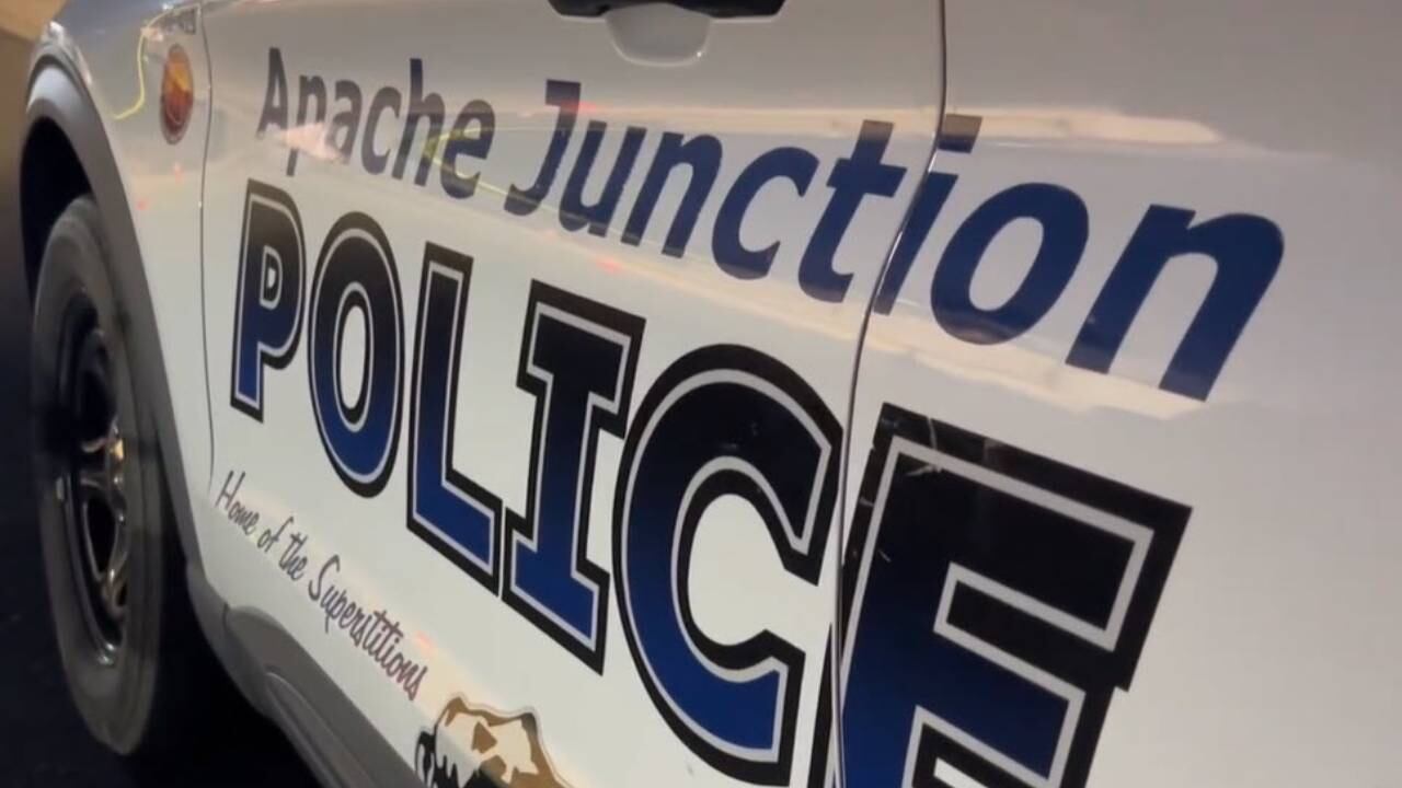 2 dead after vehicle crashes into pole in Apache Junction