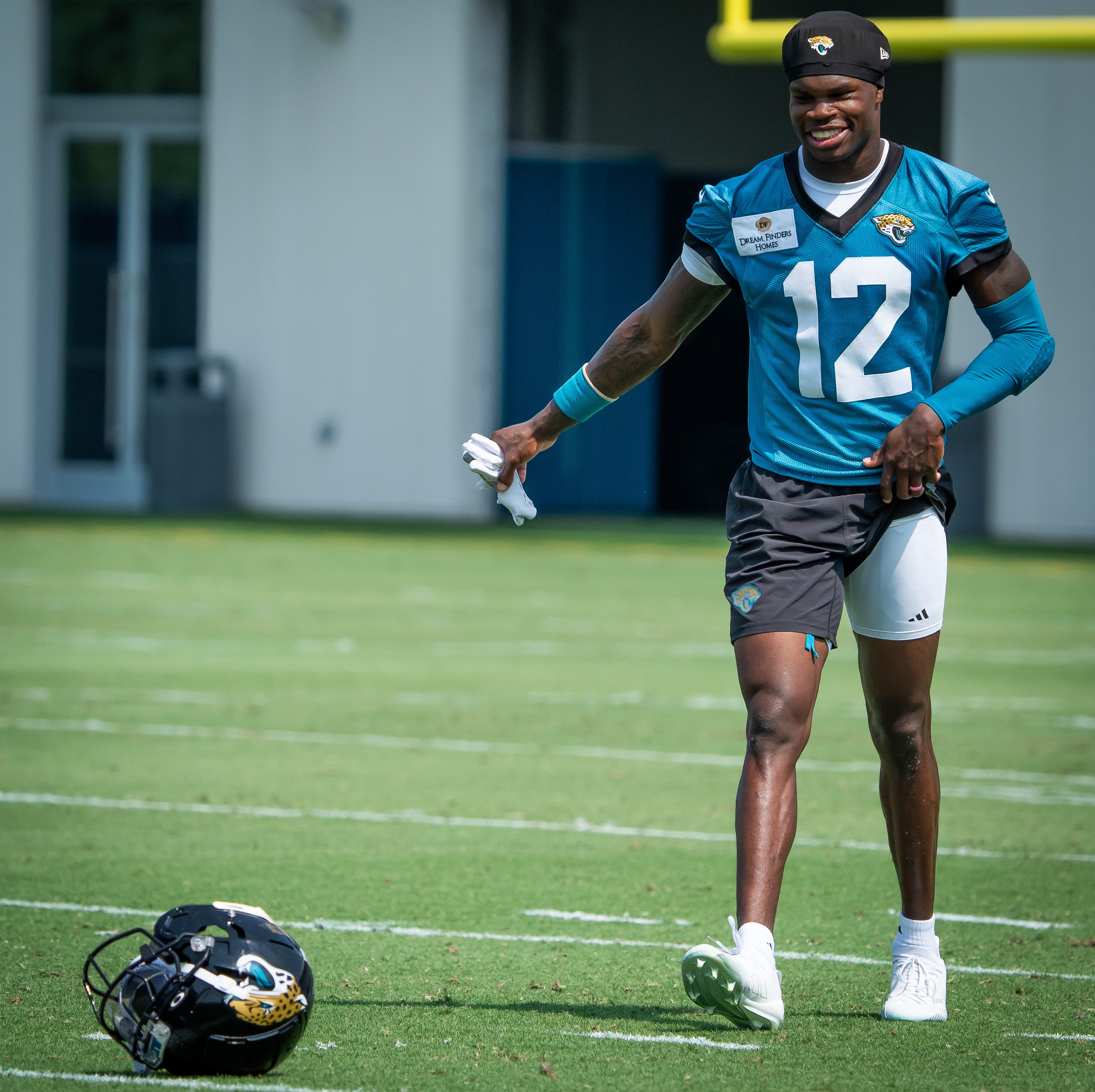 Check out Travis Hunter's dazzling interception during Jacksonville ...