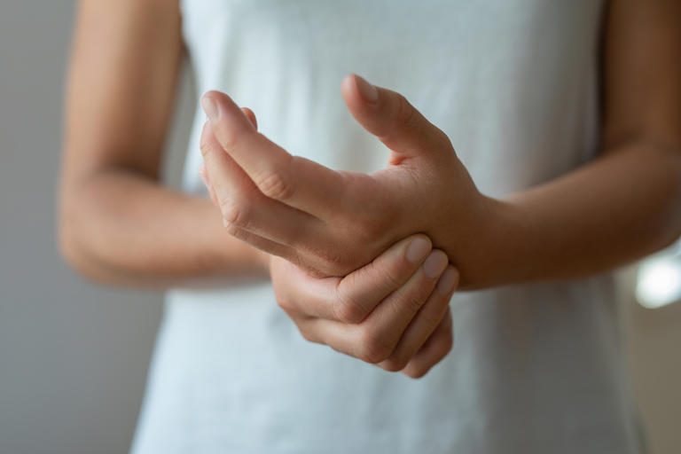 What to know about nerve pain and tingling hands and feet