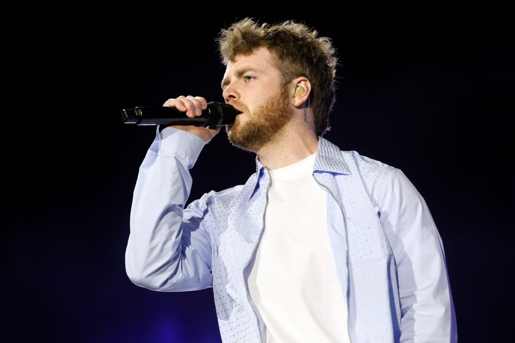Alex Warren's ‘Ordinary' Finally Hits No. 1 on Songs Chart