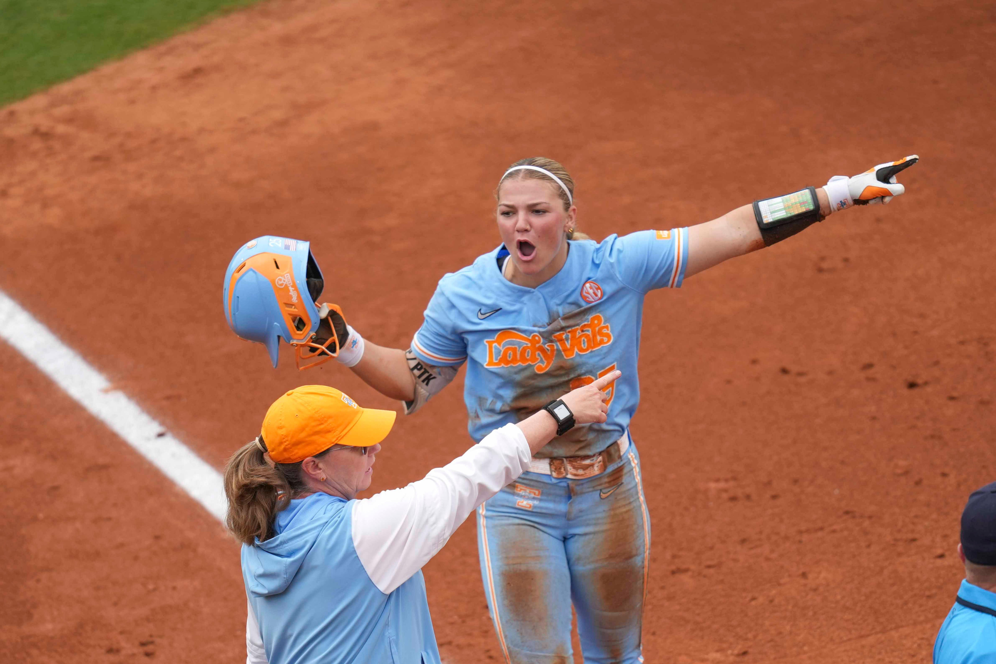 Texas softball eliminates Lady Vols from 2025 Women's College World Series