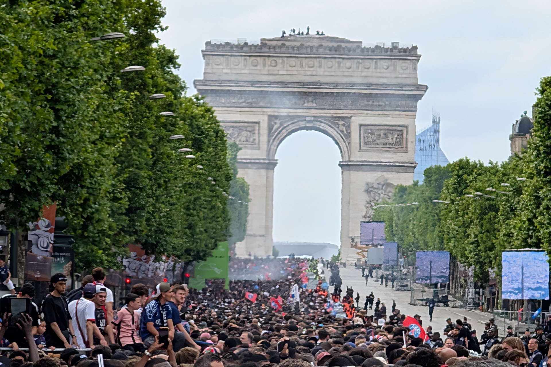 10 Tacky Las Vegas Attractions To Skip & 10 That Are Worth Your Money