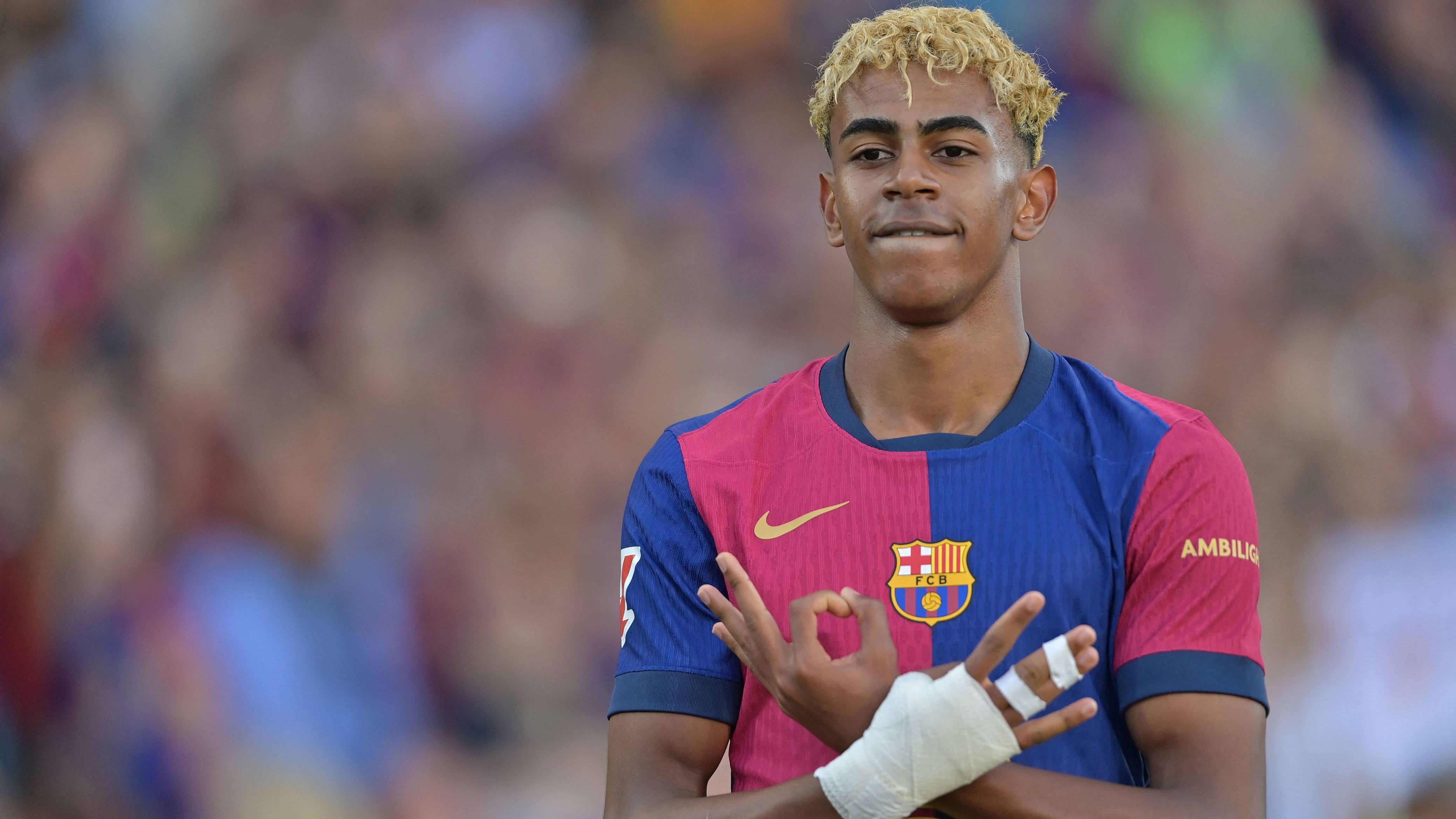 VIDEO: Pull up your shorts, Lamine! Hansi Flick hilariously almost ...