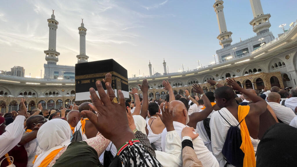 Mais de um milhão de peregrinos muçulmanos chegam a Meca; calor já ...