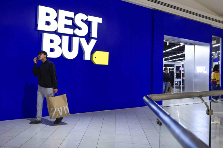 Investing in These Retailers' Stock Is 'Worth the Risk,' JPMorgan Says