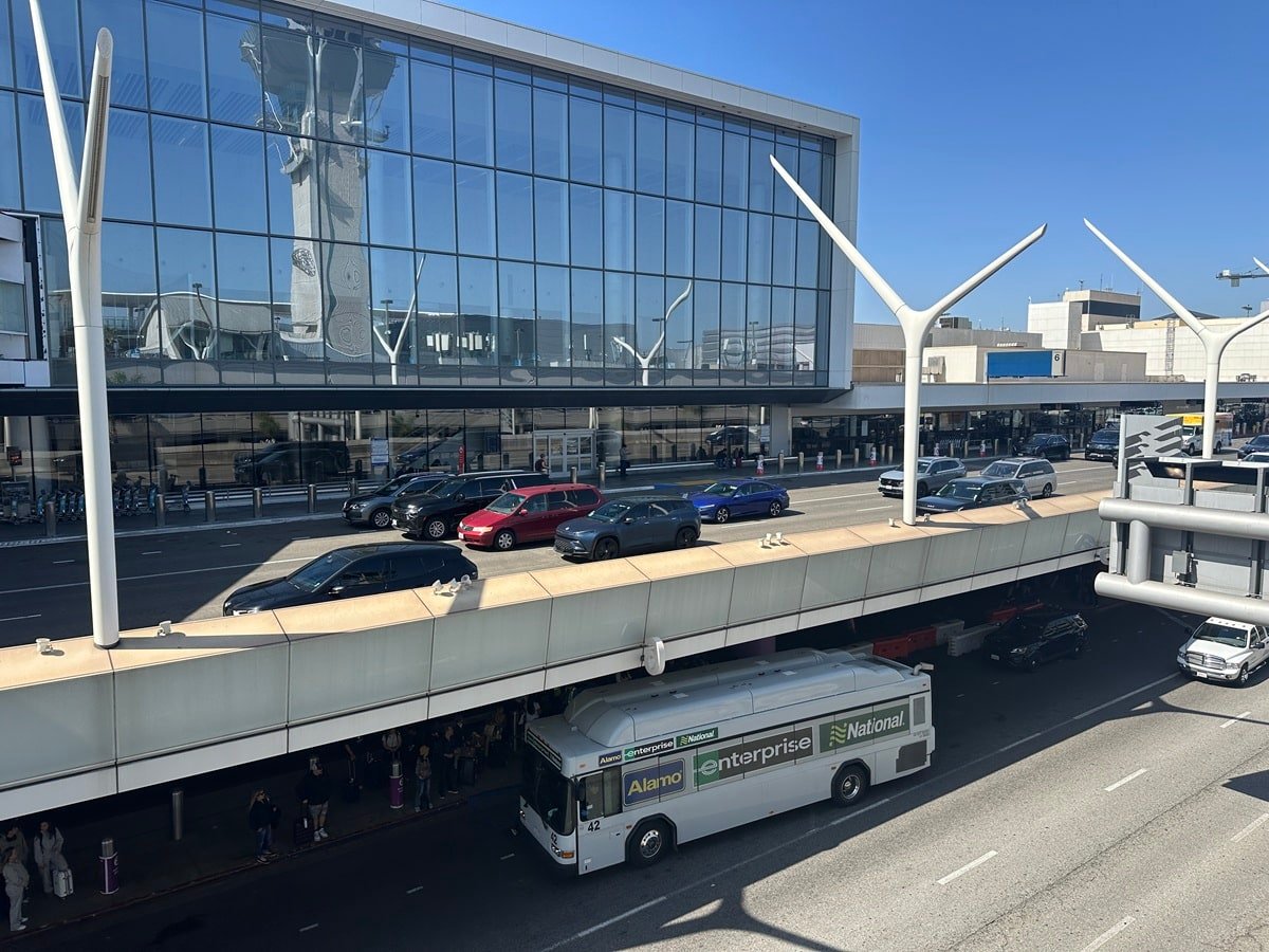 LAX Insider Tips: How to Navigate the Airport Like a Local